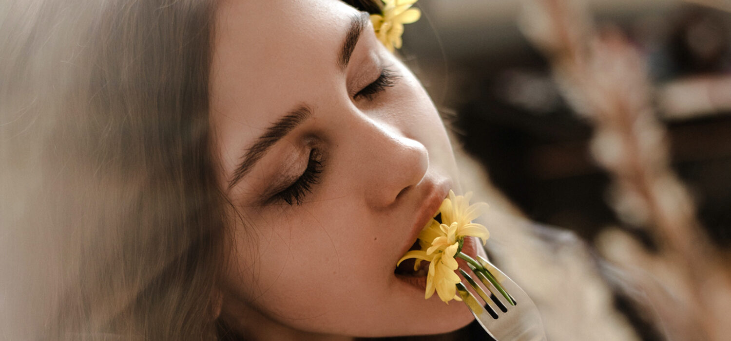 Benefits of Edible Flowers-Should You Eat Them? - SCHELL MICROGREENS